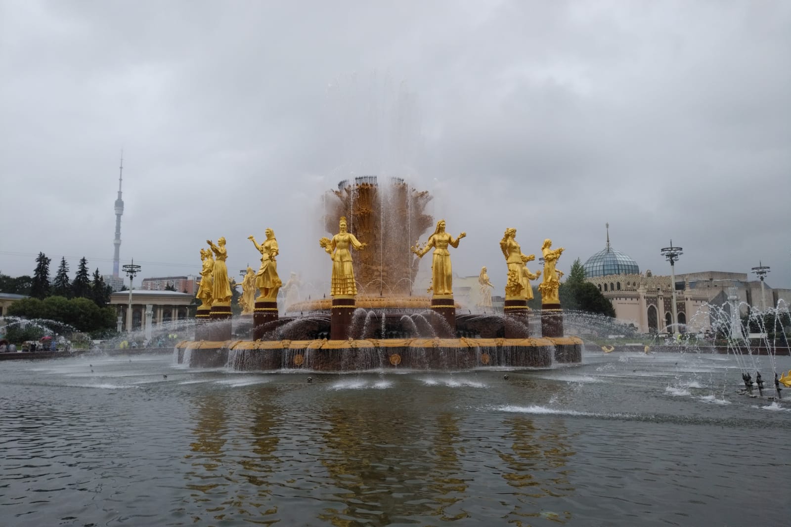 VDNKh: the Soviet Disneyland — Young Pioneer Tours