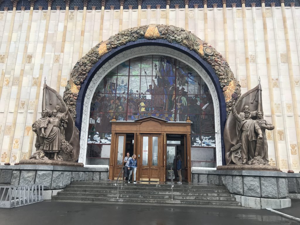 VDNKh: the Soviet Disneyland — Young Pioneer Tours