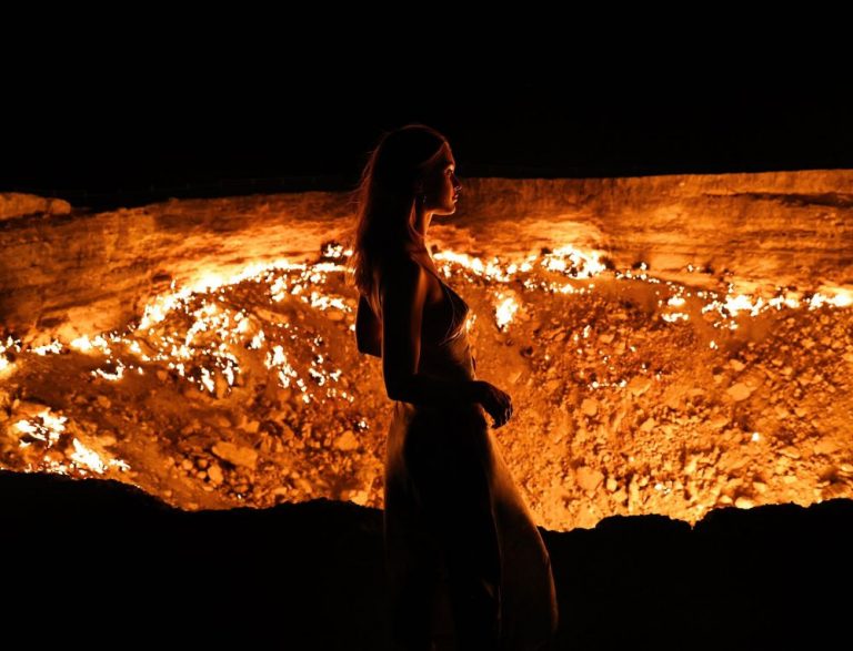 Visiting the Gates of Hell - the Ultimate Darvaza Crater Guide: — Young ...