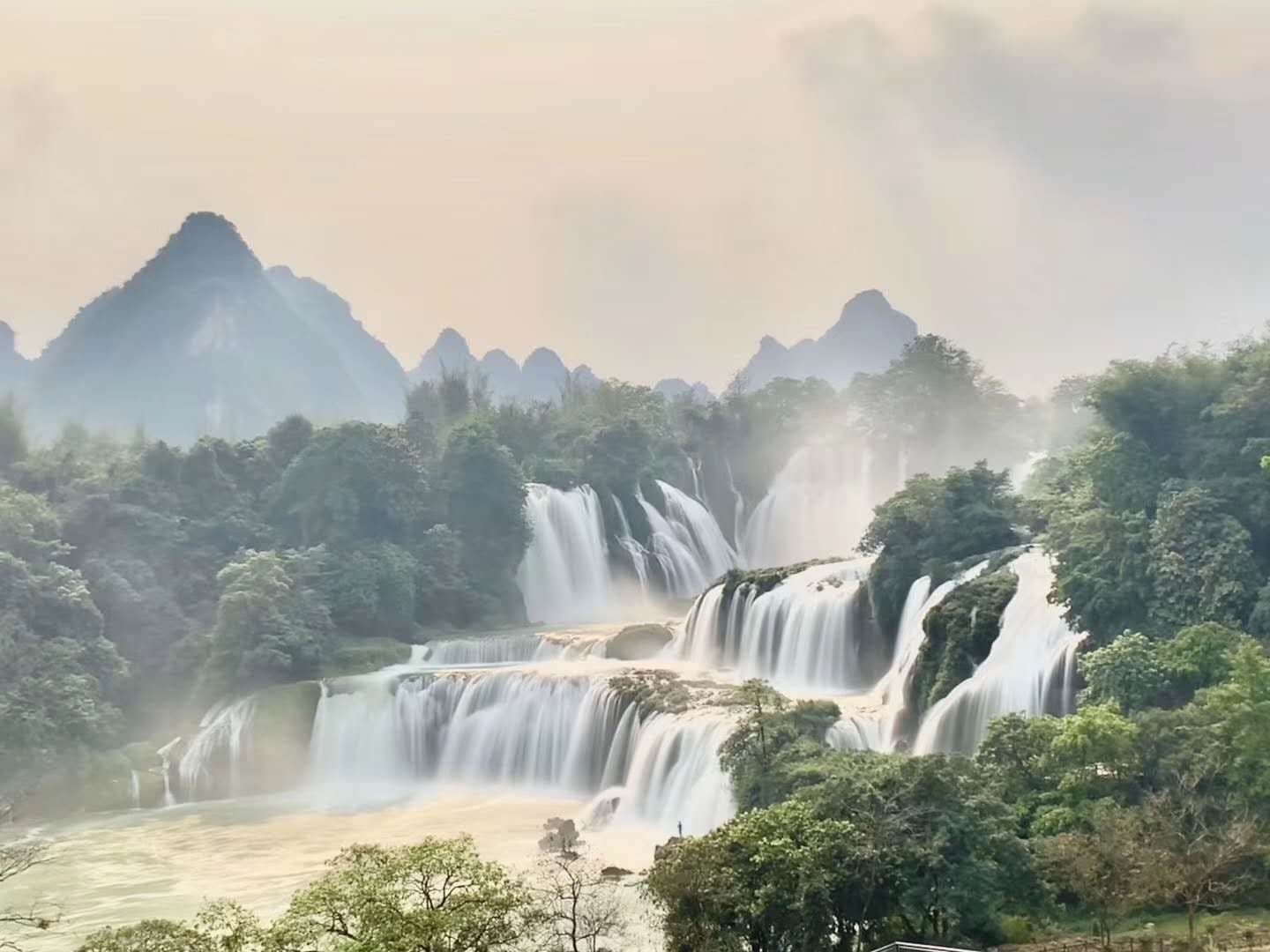 Chongzuo Guide — Young Pioneer Tours