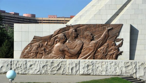 Arch of Reunification - DPRK Guide — Young Pioneer Tours