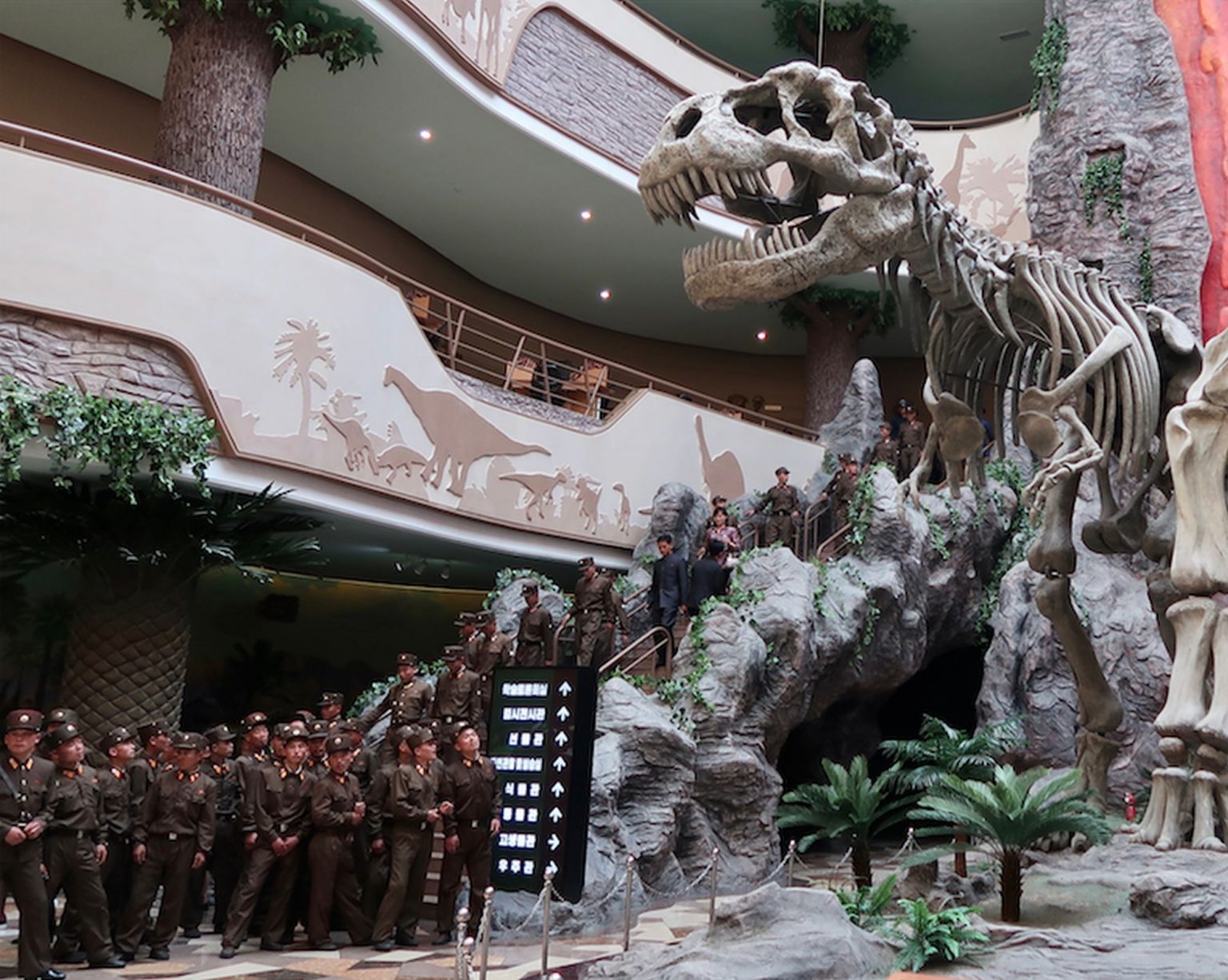 Pyongyang Zoo - DPRK Guide — Young Pioneer Tours