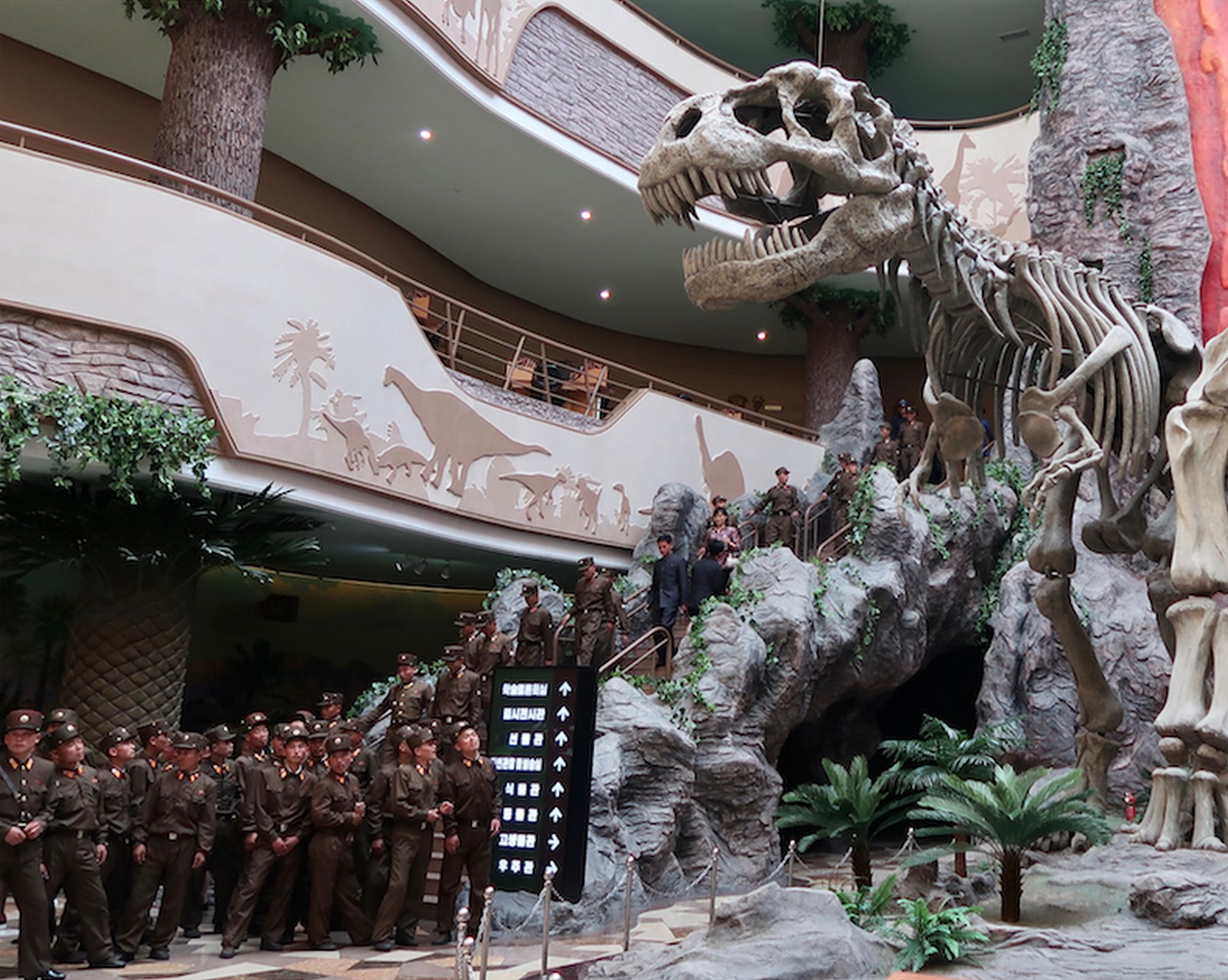 Pyongyang Zoo - DPRK Guide — Young Pioneer Tours