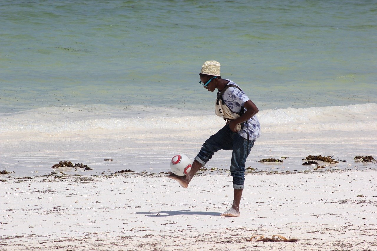 Football in Zanzibar — Young Pioneer Tours