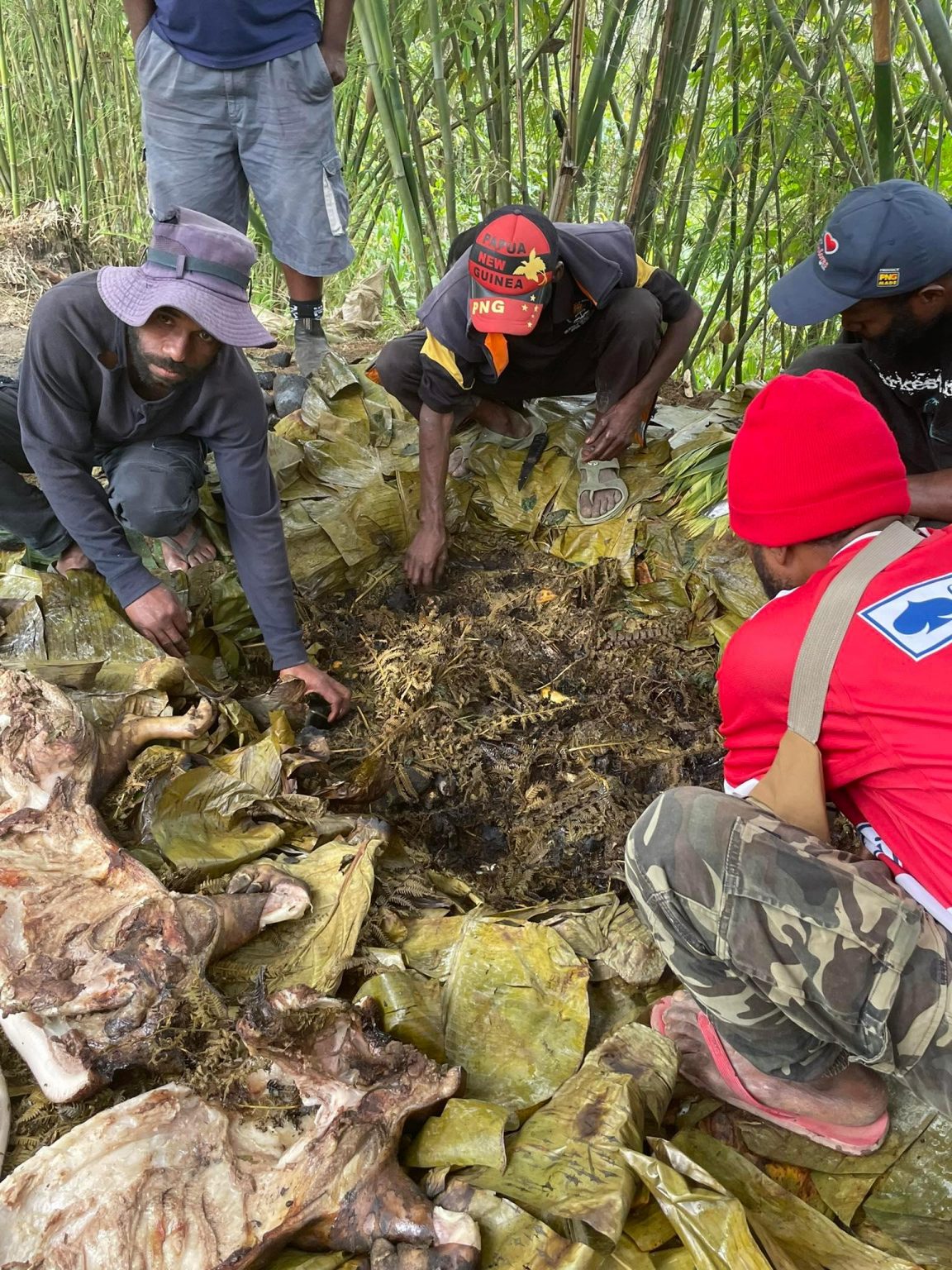 Eating Mumu in Papua New Guinea — Young Pioneer Tours