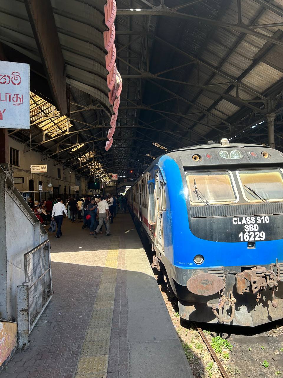 Taking the train in Colombo - YPT Research Trip — Young Pioneer Tours