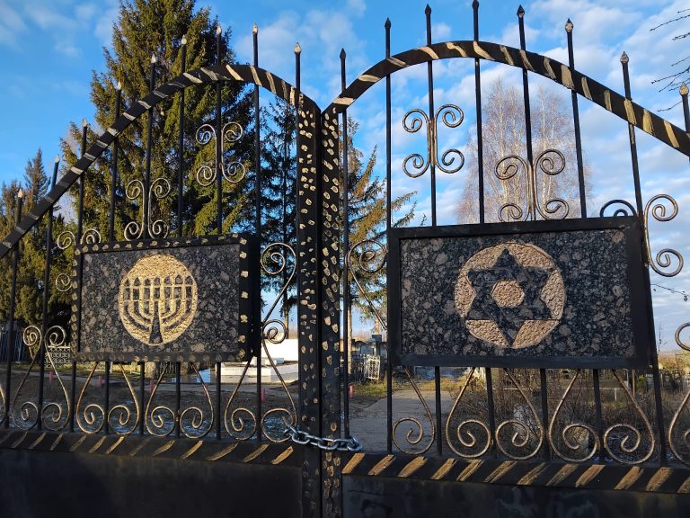 What are the Burial Practices of the Gypsy Community? — Young Pioneer Tours